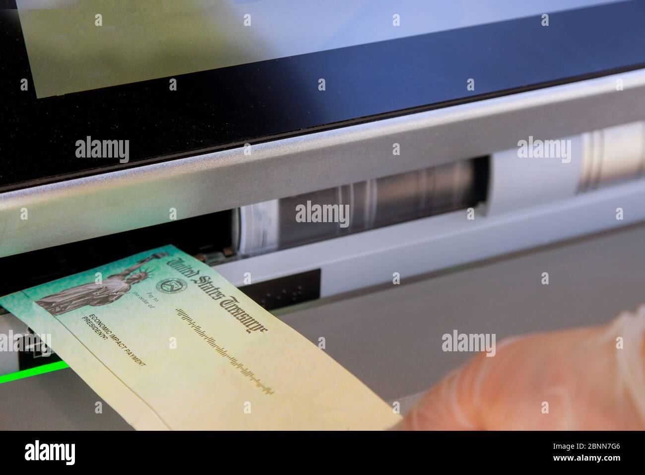 Deposit check hi-res stock photography and images - Alamy