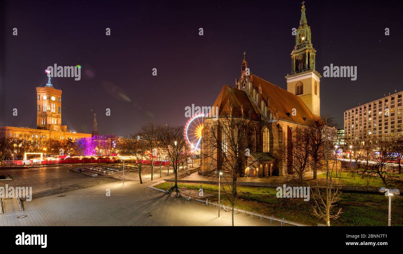 Rotes Rathaus, Riesenrad, Marienkirche, blue hour, Christmas market ...