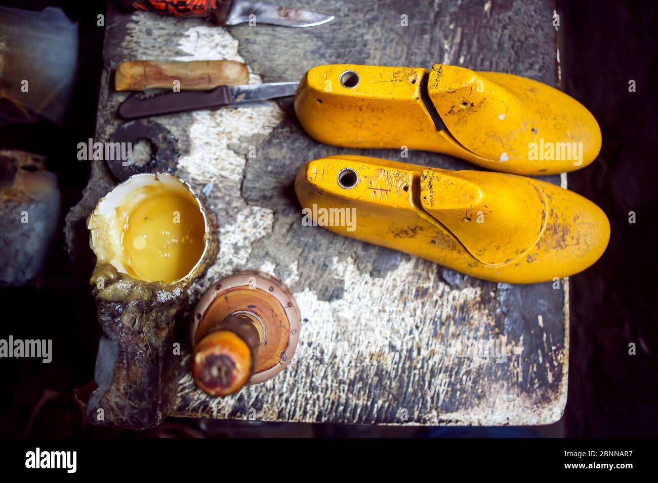 Making shoes - shoemaker craftsmanship, Morocco Stock Photo - Alamy