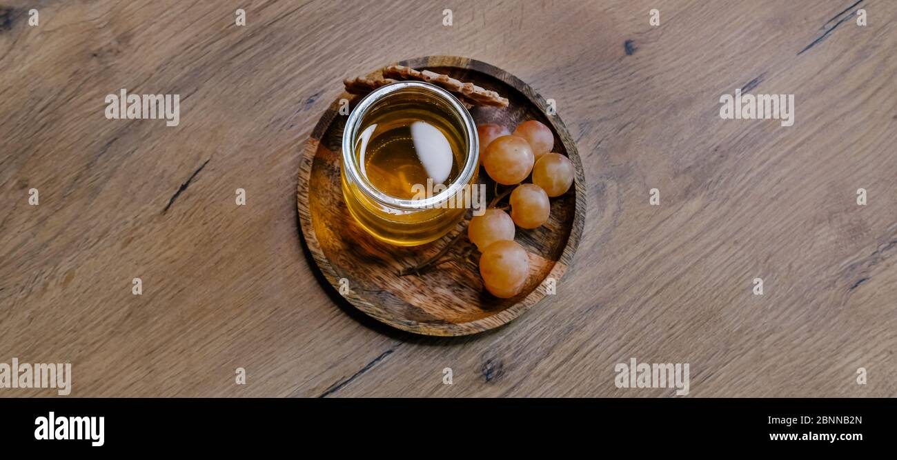 Grapes and honey Stock Photo - Alamy