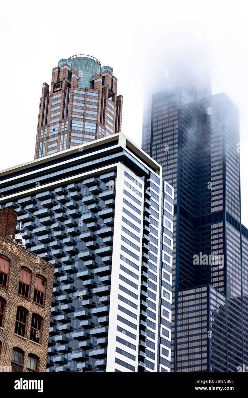 Upward view of chicago skyscraper busnesses and tall office buildings ...