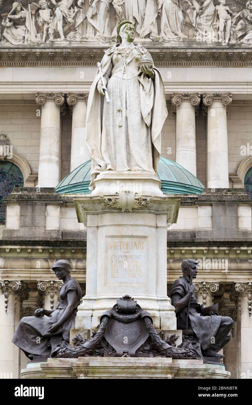 Queen Victoria Statue, Belfast City Hall, Northern Ireland, United ...