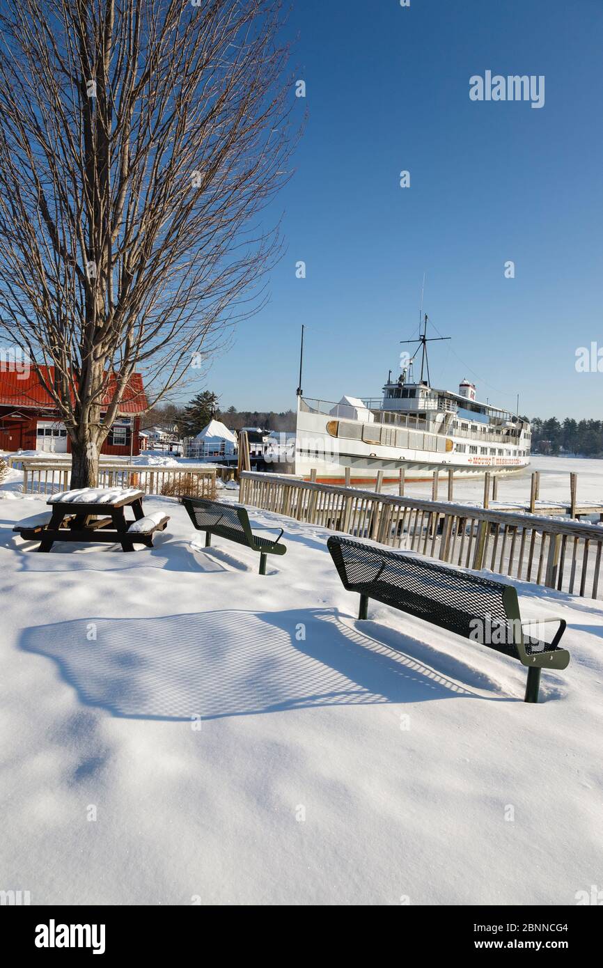 Cruise on lake winnipesaukee hi-res stock photography and images - Alamy