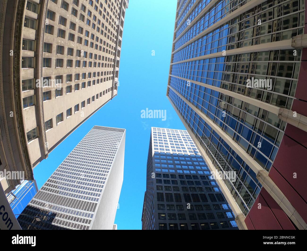 Upward view of chicago skyscraper busnesses and tall office buildings ...