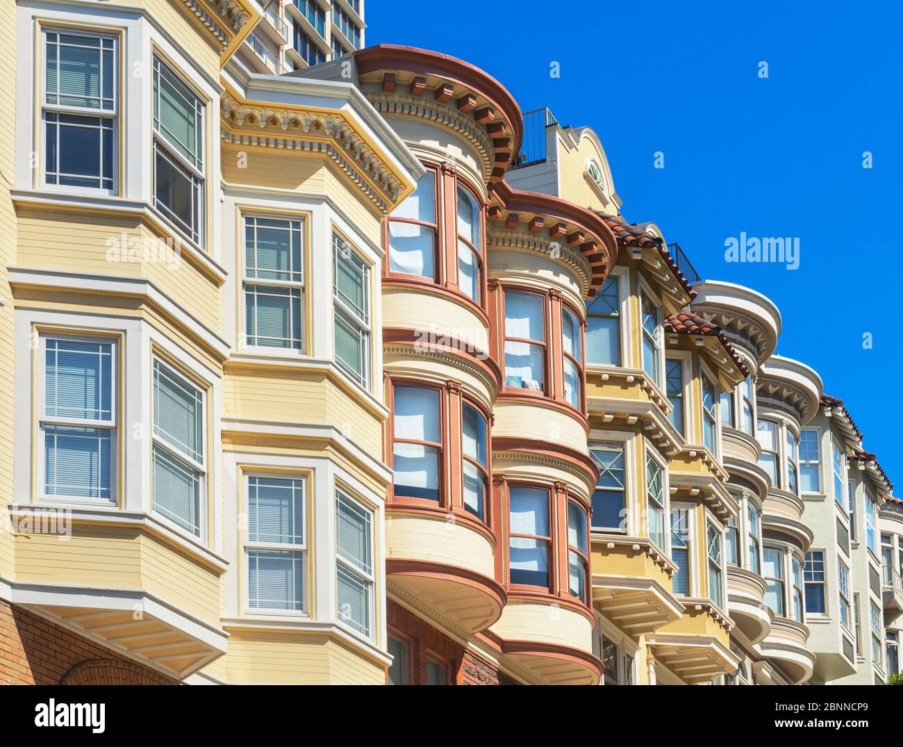 Victorian terraced house bay window hi-res stock photography and images ...