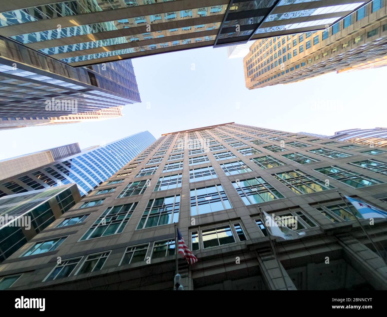 Upward view of chicago skyscraper busnesses and tall office buildings ...