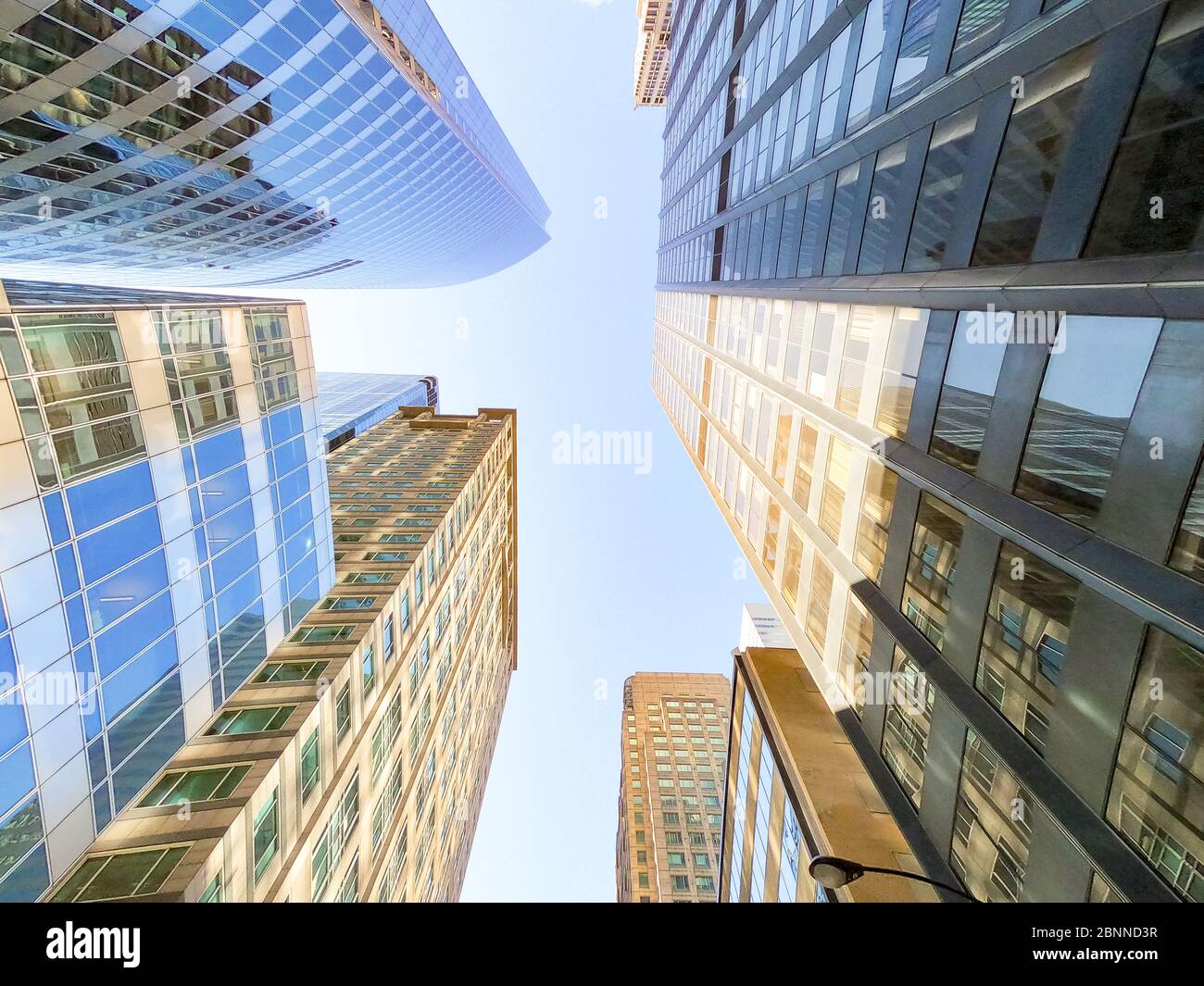 Upward view of chicago skyscraper busnesses and tall office buildings ...