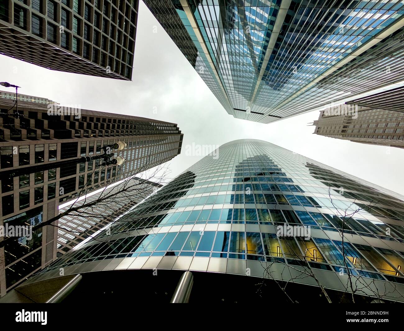 Upward view of chicago skyscraper busnesses and tall office buildings ...
