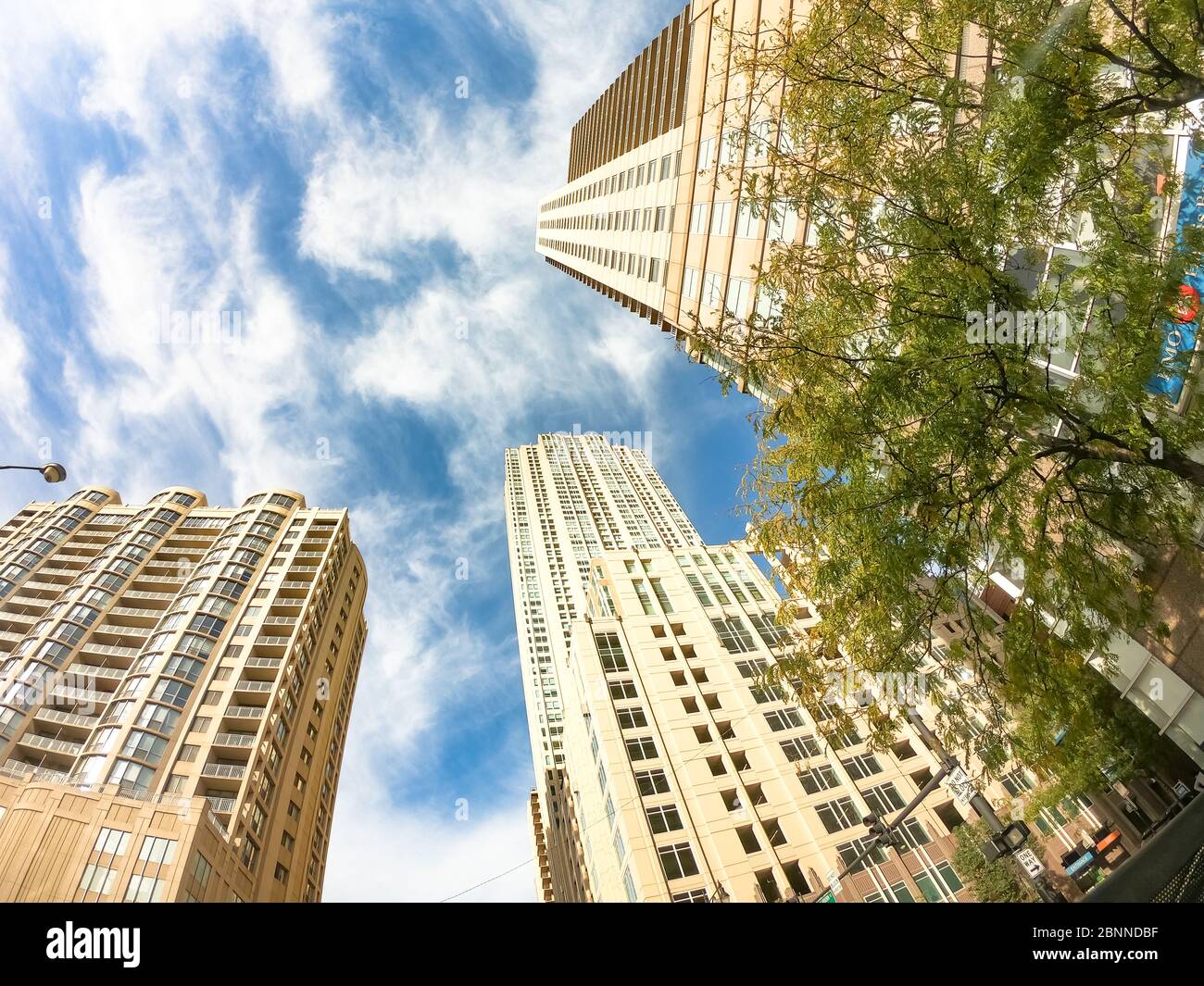 Upward view of chicago skyscraper busnesses and tall office buildings ...
