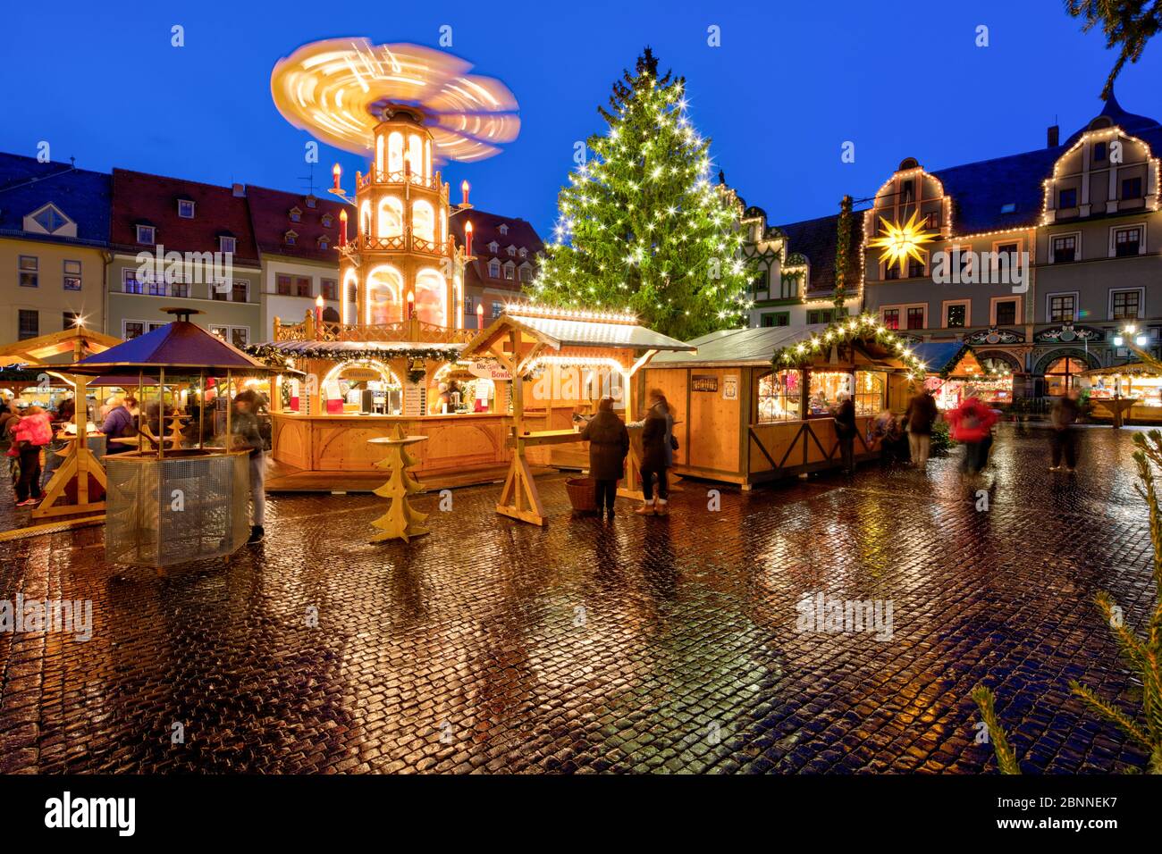 Christmas market, market square, Advent, blue hour, Weimar, Thuringia ...