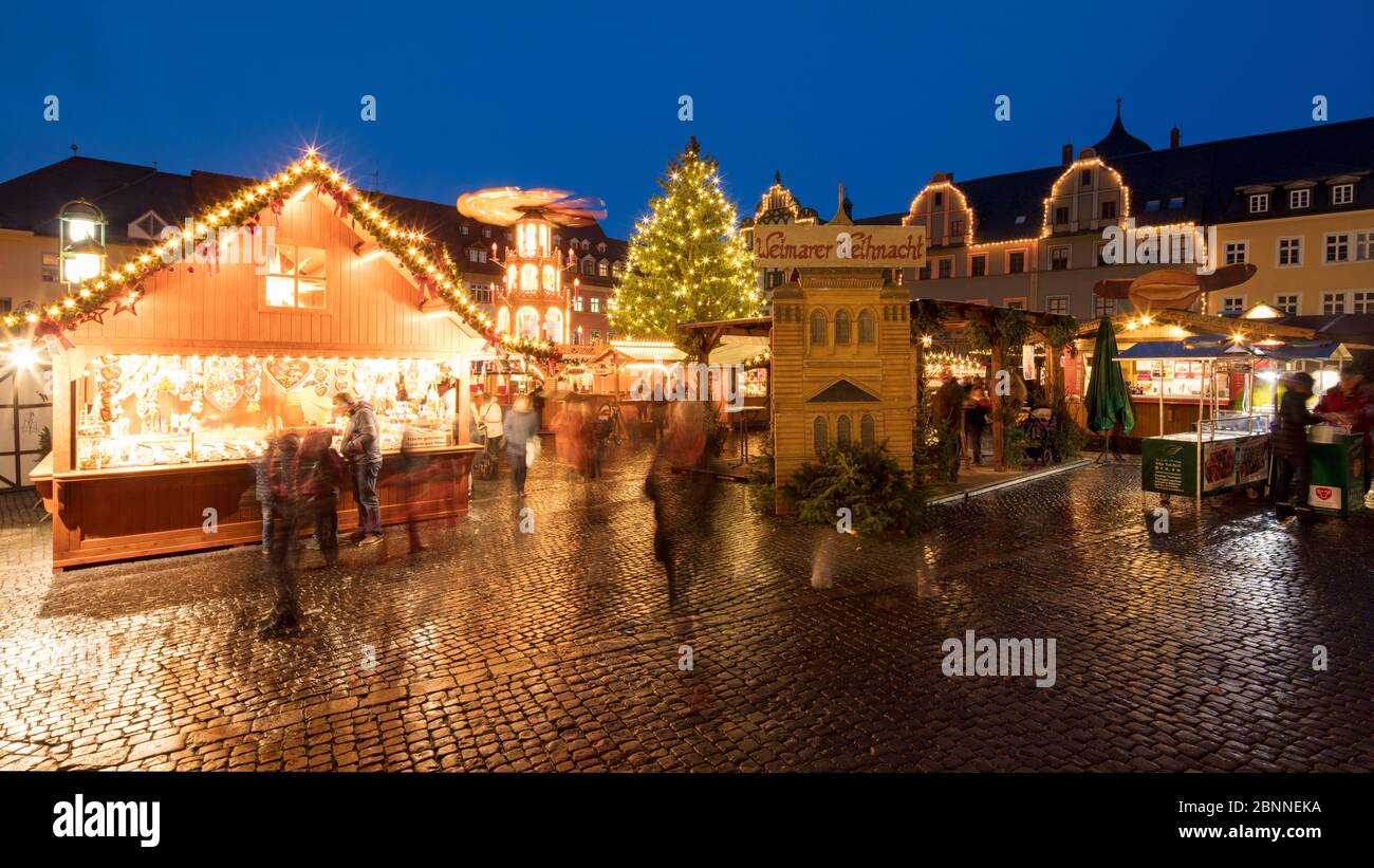 Christmas market, market square, Advent, blue hour, Weimar, Thuringia ...