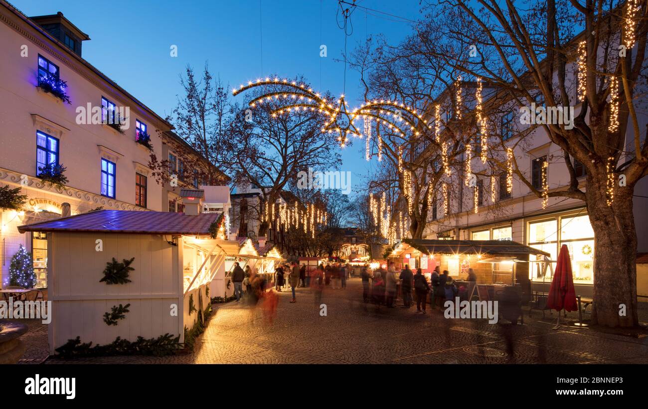 Christmas market, Advent, blue hour, Weimar, Thuringia, Germany, Europe ...