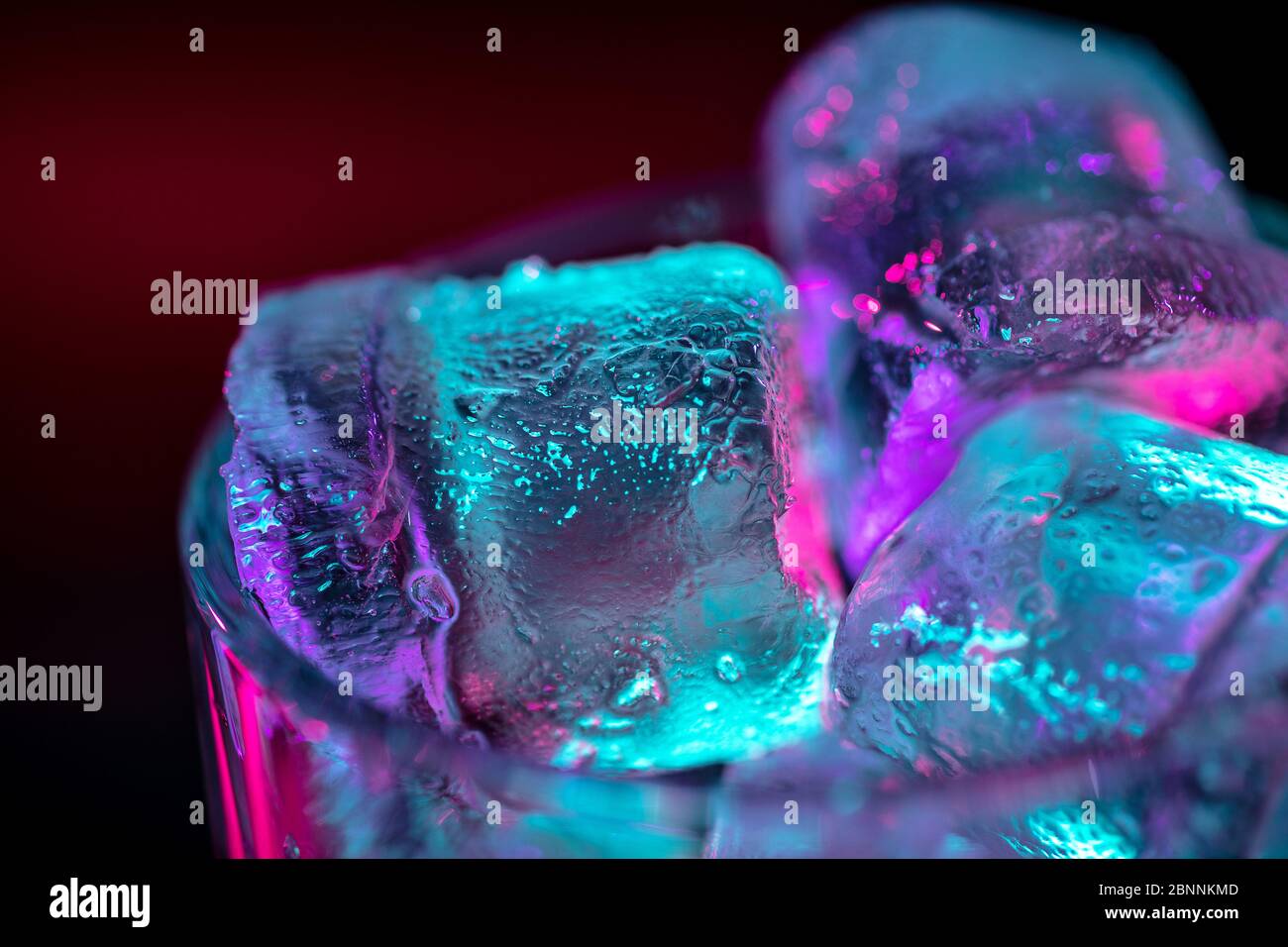 Adding ice cubes in glass hi-res stock photography and images - Alamy