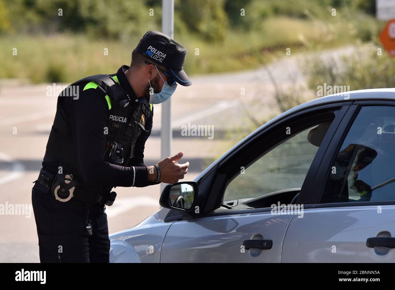 Police officer wearing surgical mask hi-res stock photography and ...