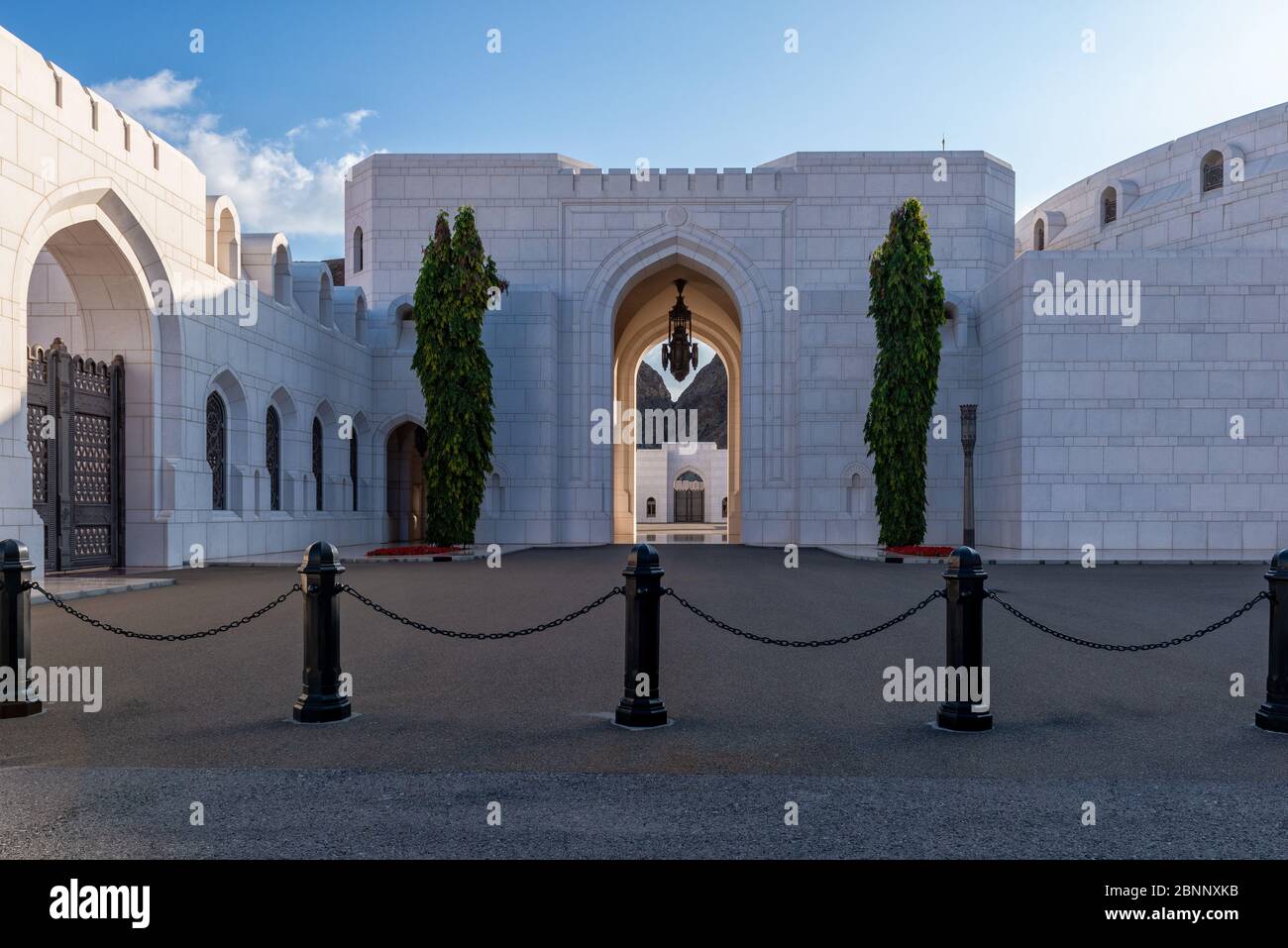Forecourt, palace, palace district, marble, splendid building, blue sky ...