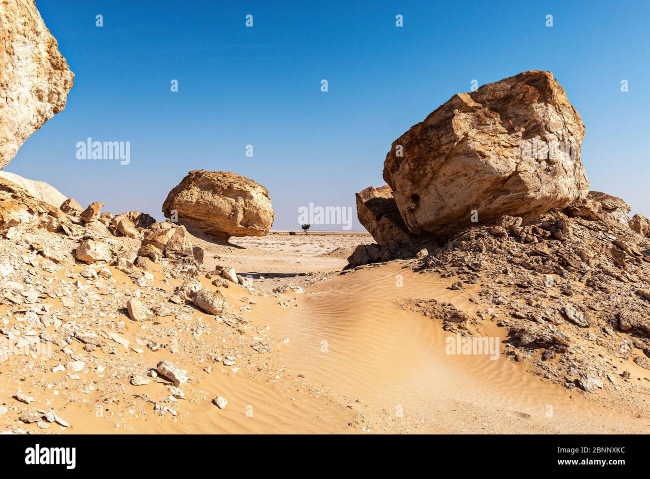 Desert, white desert, weathering, limestone, plaster, sculptures, blue ...