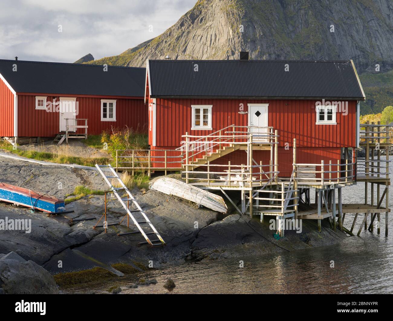 Rorbuer huts lofoten hi-res stock photography and images - Alamy