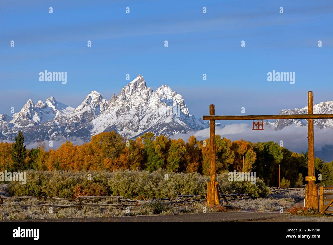 Ranch entrance gate hi-res stock photography and images - Alamy