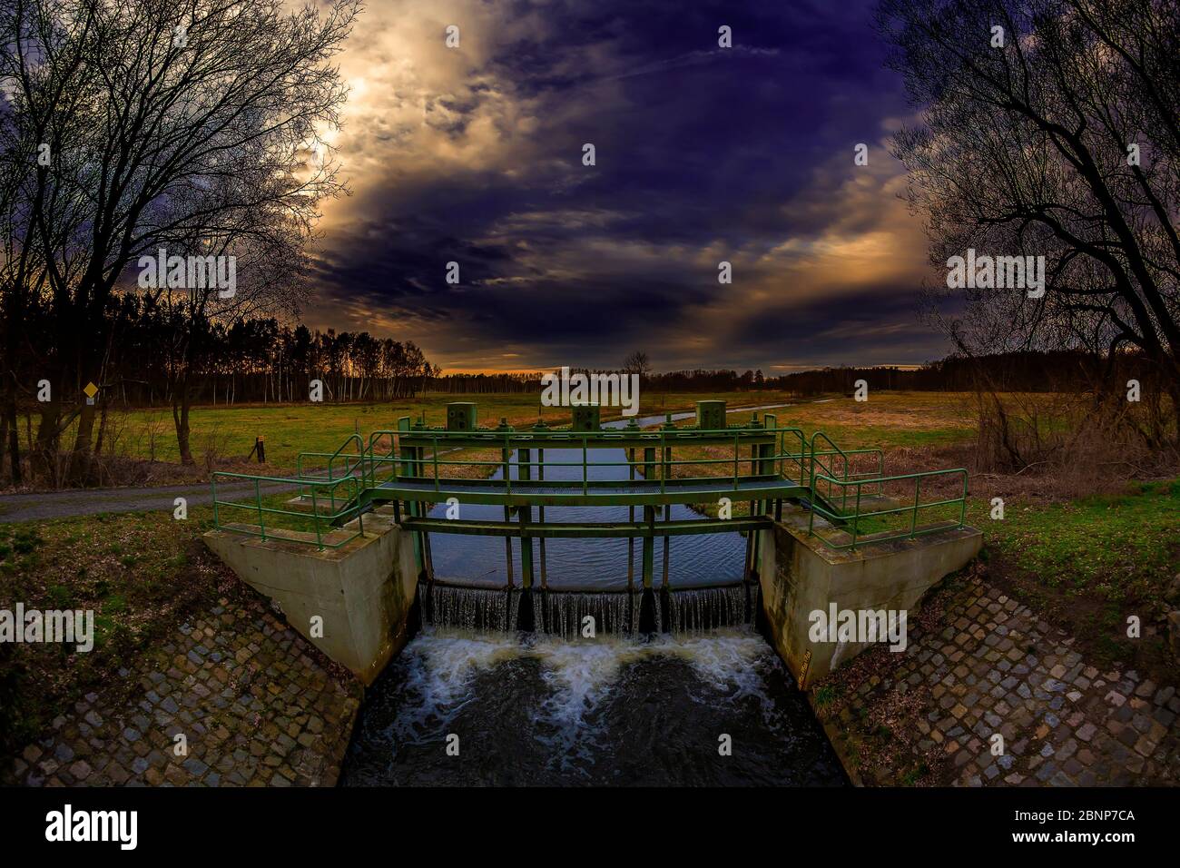 Small weir hi-res stock photography and images - Alamy