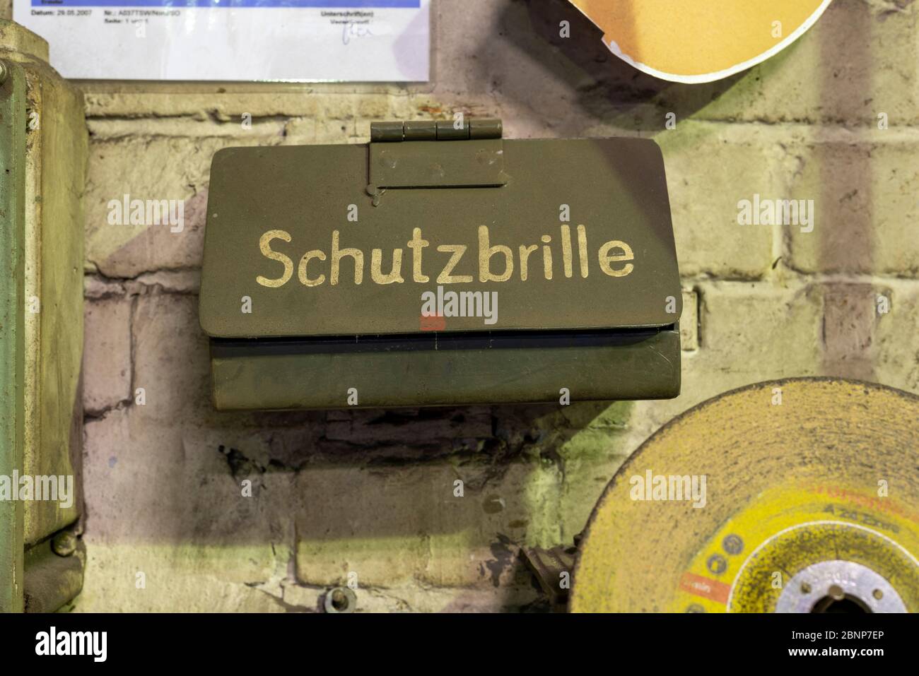 Blue box labeled goggles hi-res stock photography and images - Alamy