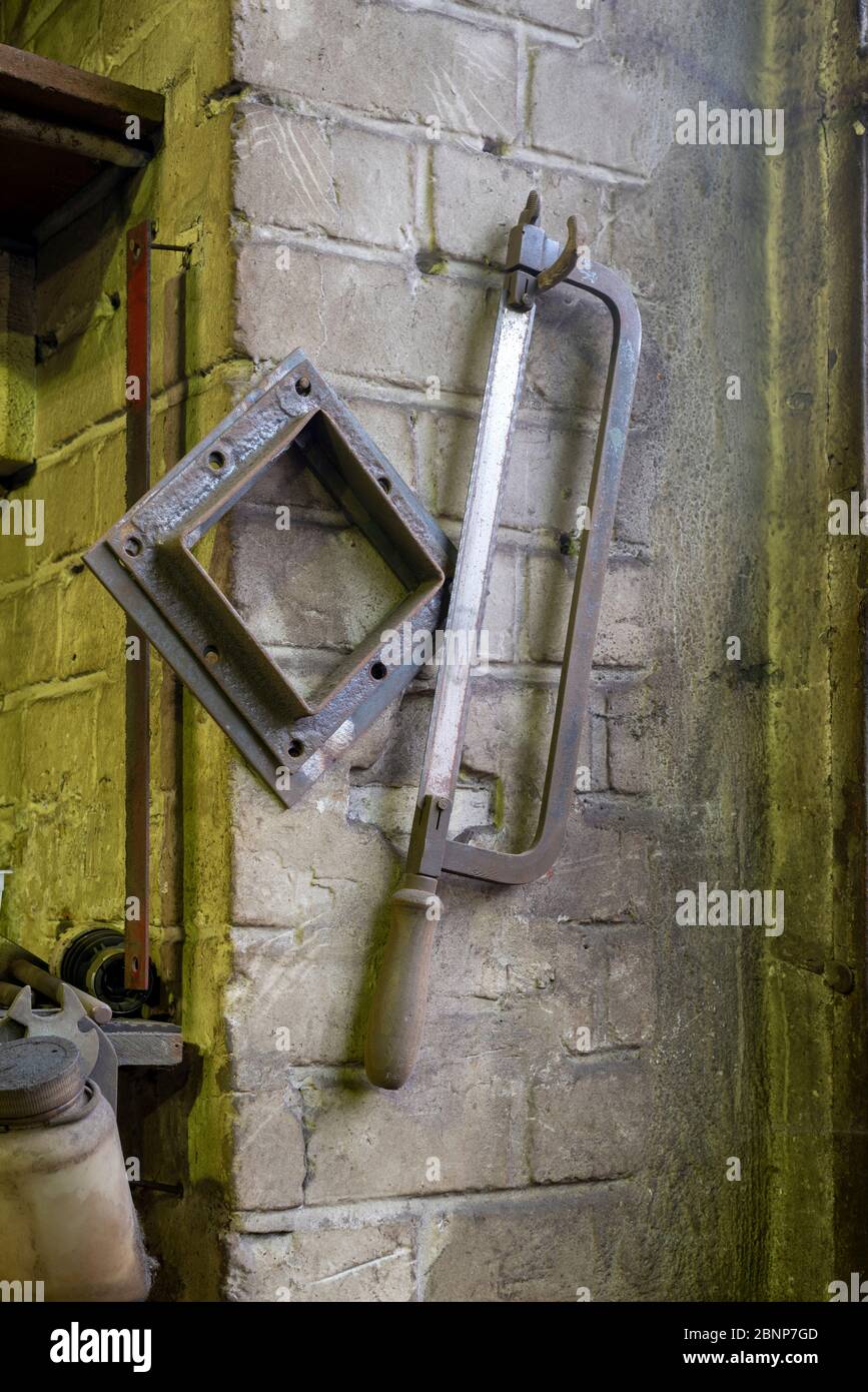 Hacksaw hi-res stock photography and images - Alamy