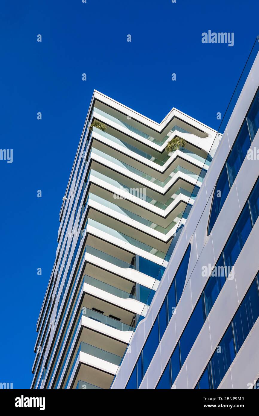 Modern high rise building hotel hi-res stock photography and images - Alamy