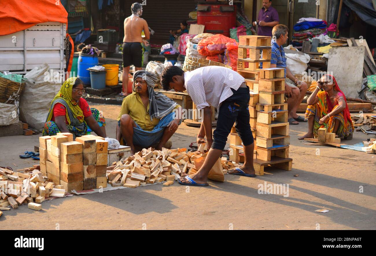Dark dingy street hi-res stock photography and images - Alamy