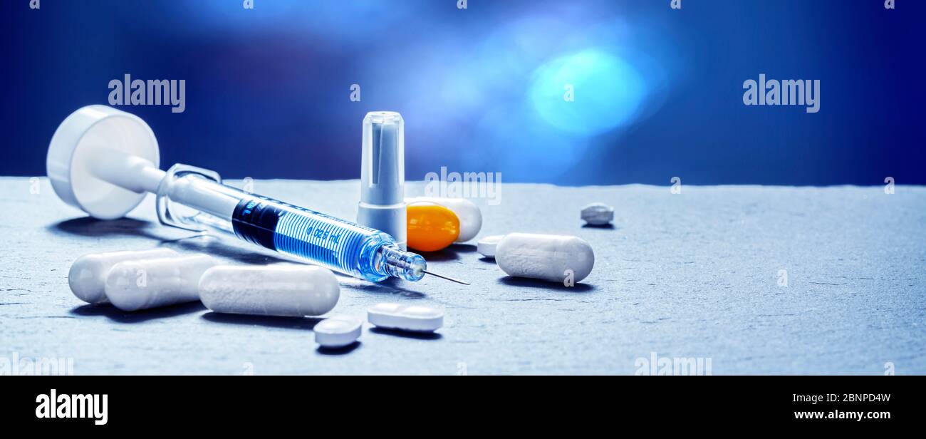 Syringe, tablets, medicine, capsules Stock Photo - Alamy