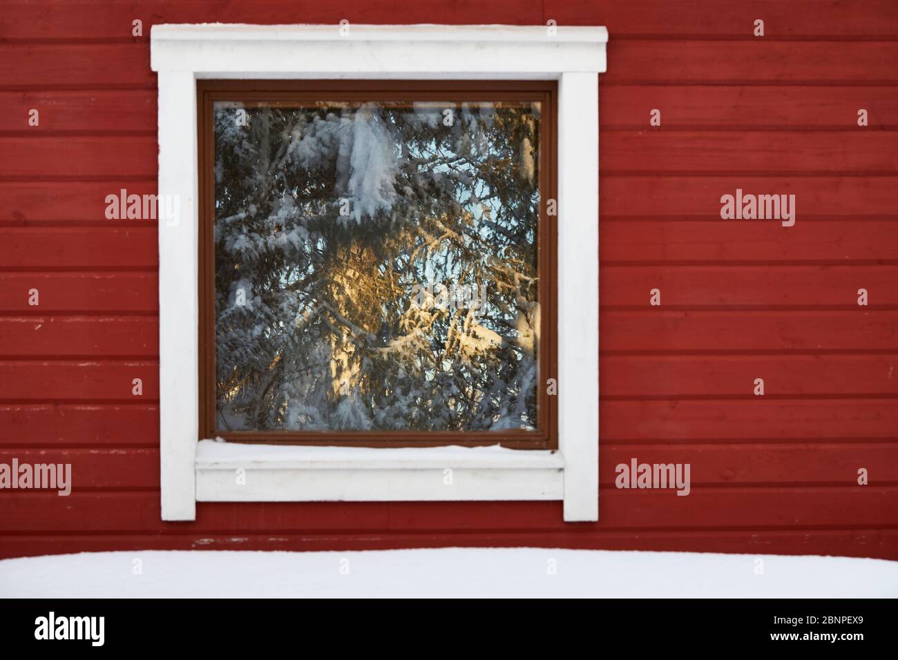 Red window frames hi-res stock photography and images - Alamy