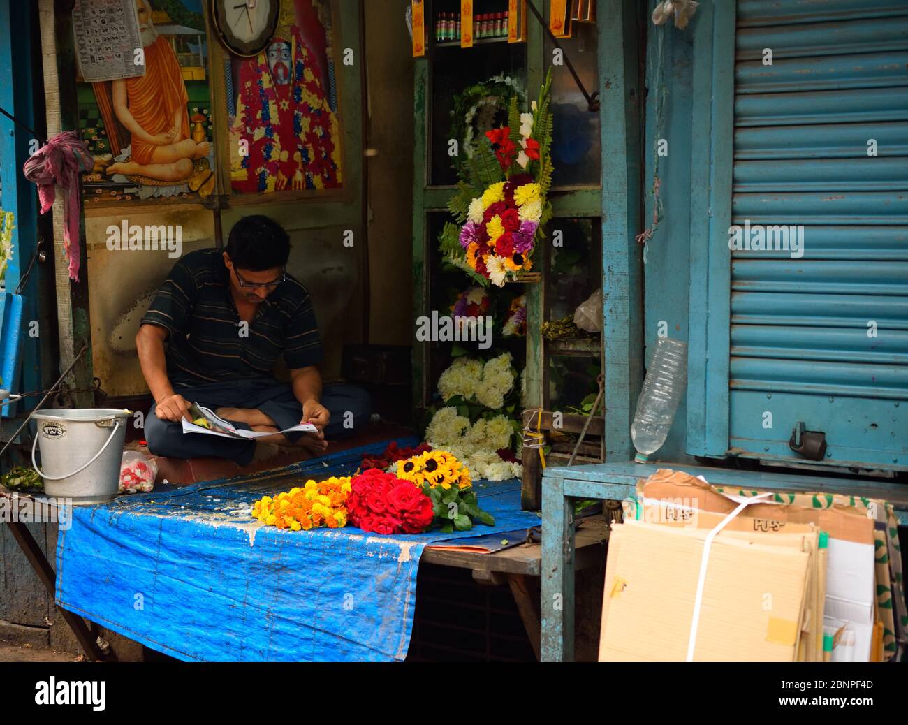 Newspaper stall india hi-res stock photography and images - Alamy