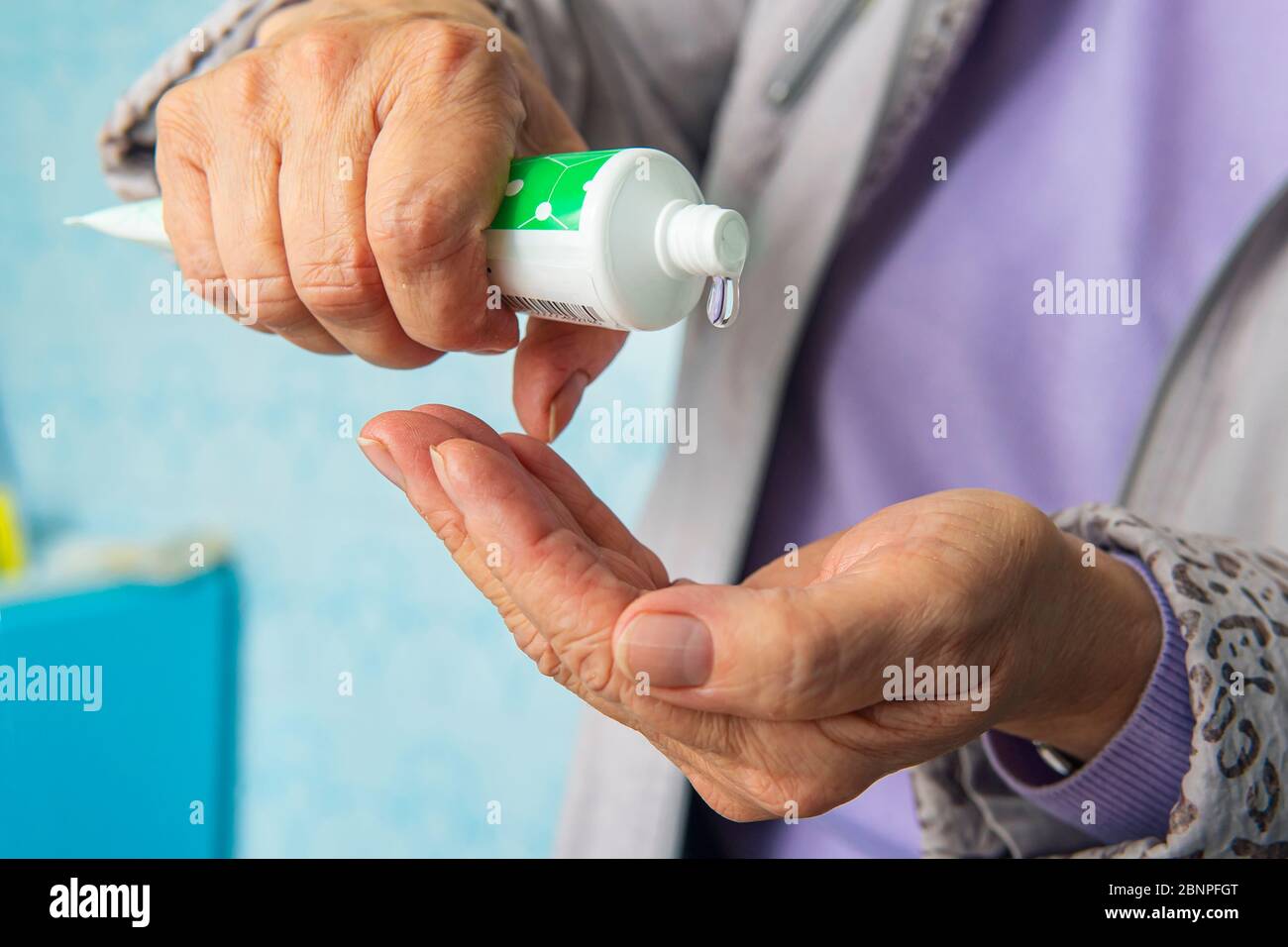 Preventing the spread of germs by using hand washing gel in elderly. To ...