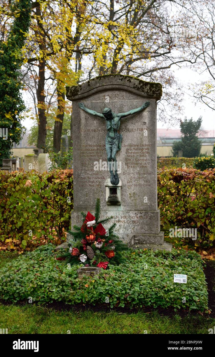 Tomb with bronze figure jesus hi-res stock photography and images - Alamy