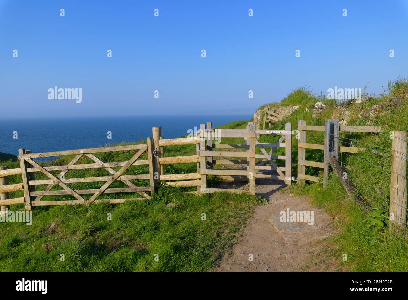 Footpath to gate hi-res stock photography and images - Alamy