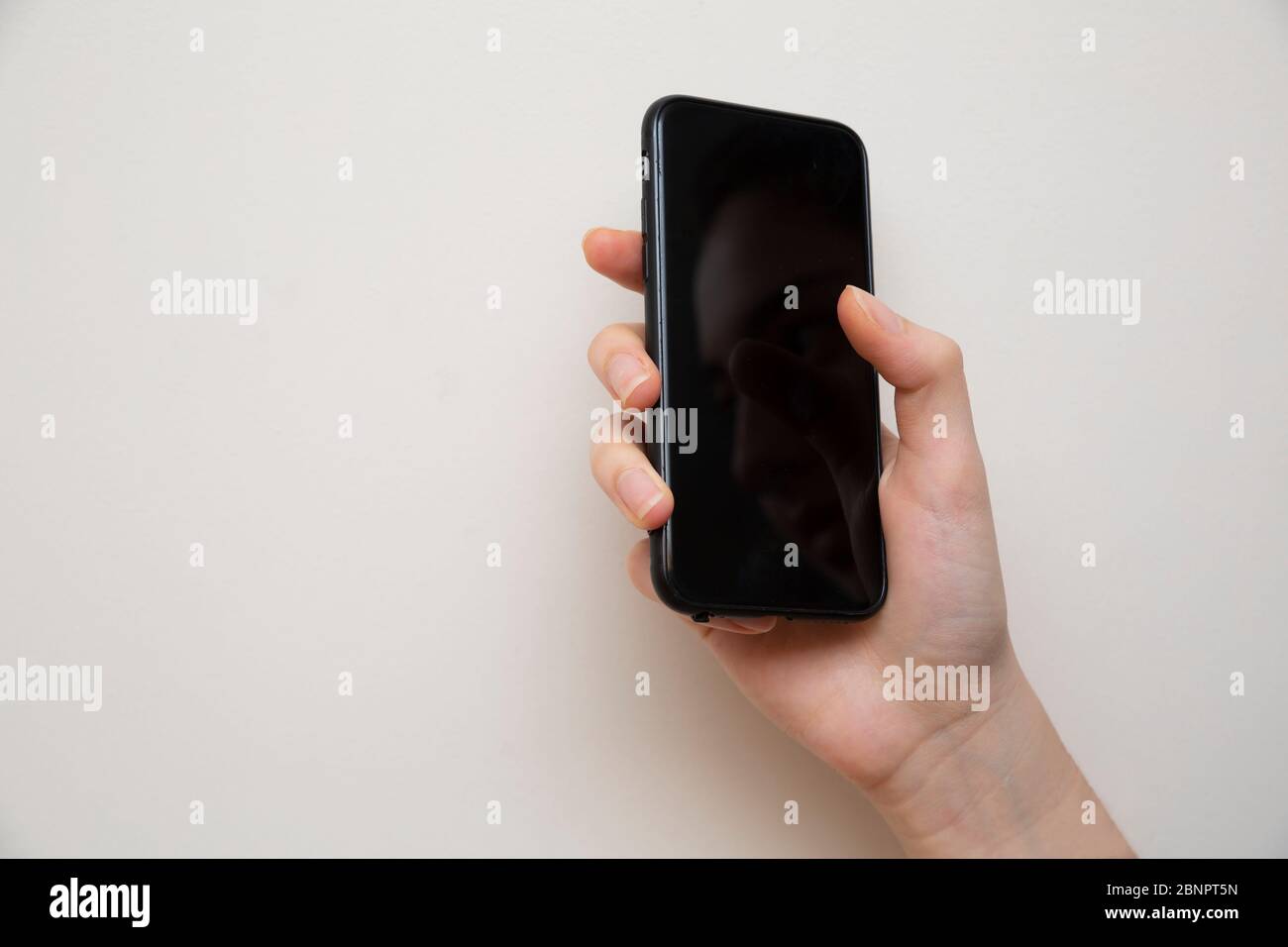 Mobile on female hand hi-res stock photography and images - Alamy