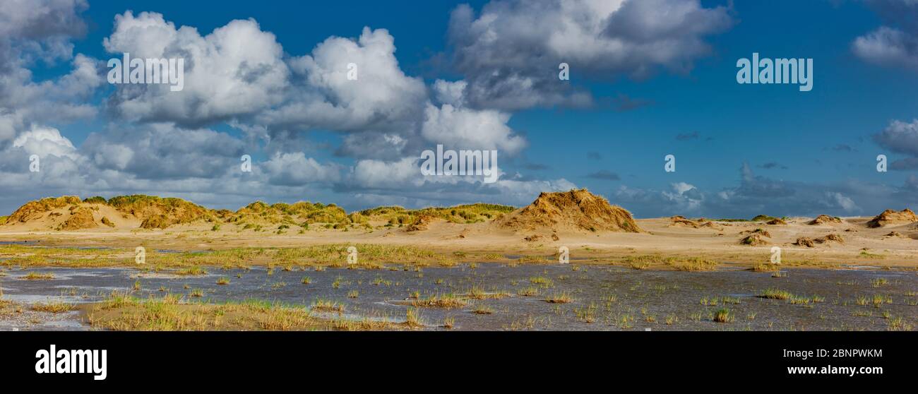 Shoreline landscape dune horizon hi-res stock photography and images ...
