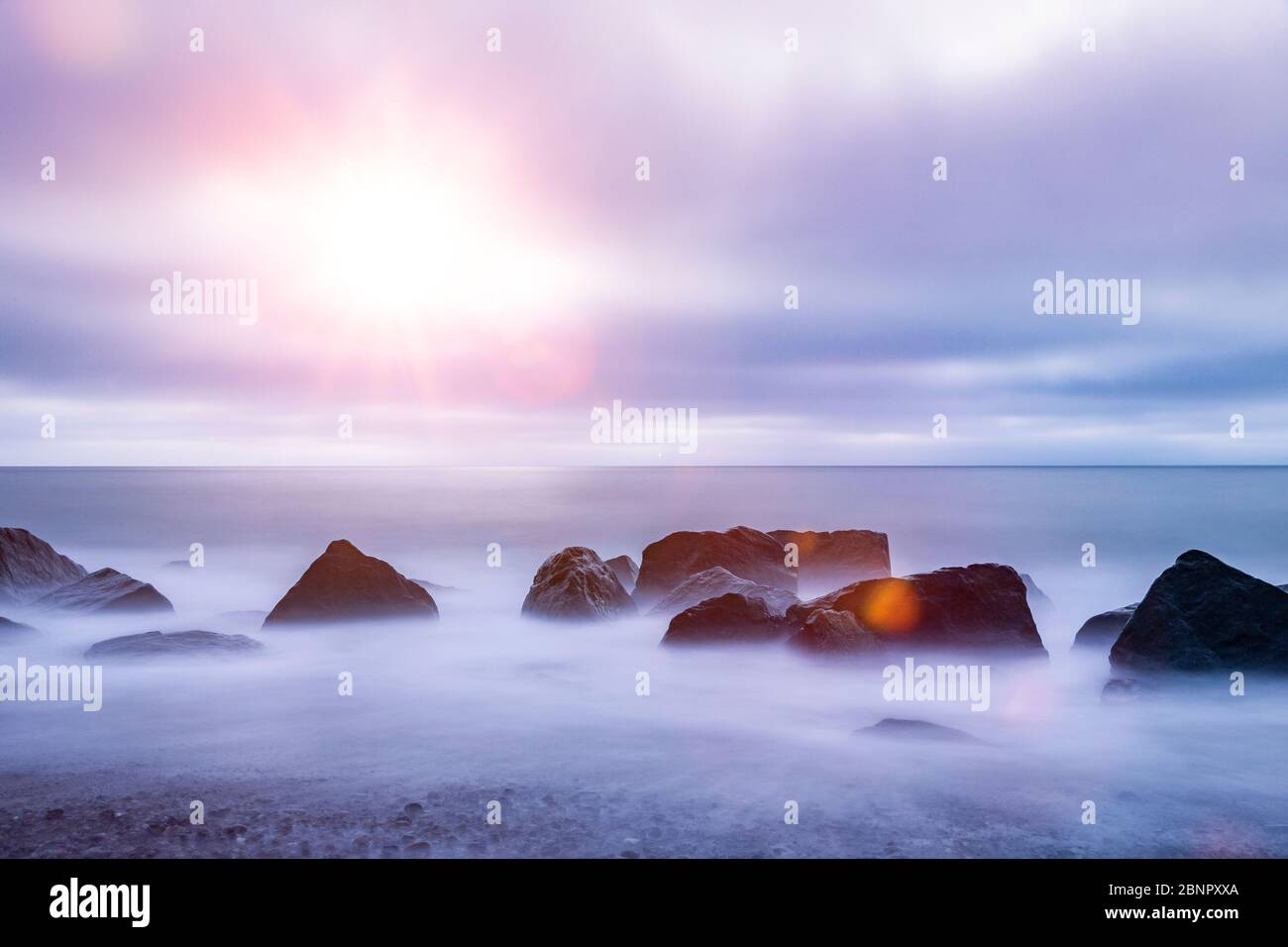 Sunsetting over sea hi-res stock photography and images - Alamy