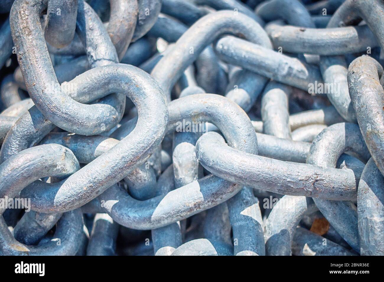 Rolled metal chain background or pattern concept Stock Photo - Alamy