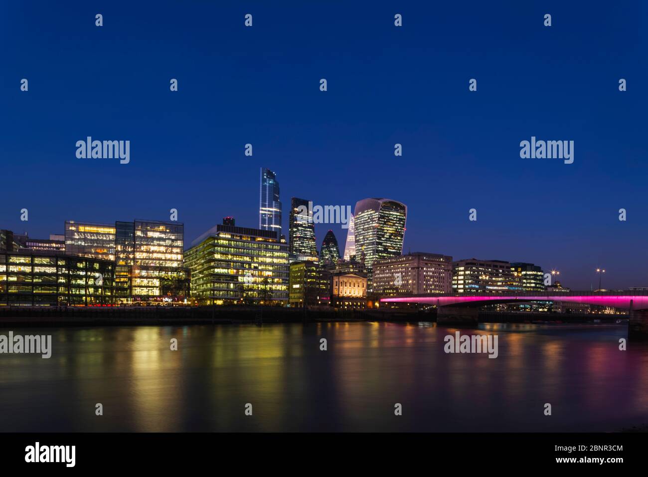 Modern offices london skyline hi-res stock photography and images - Alamy