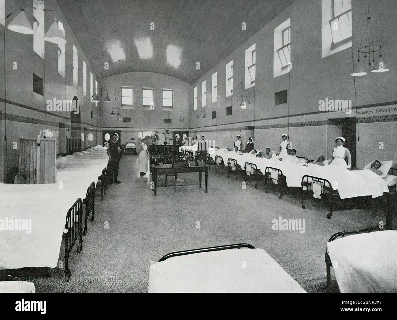 During the 1918 Spanish Flu Pandemic Masked medical personnel giving ...