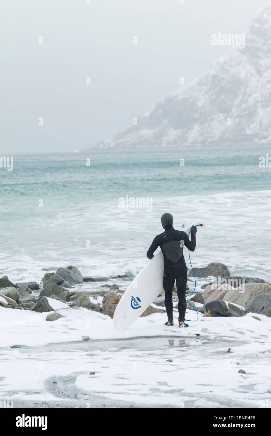 Cold water surfers hi-res stock photography and images - Alamy