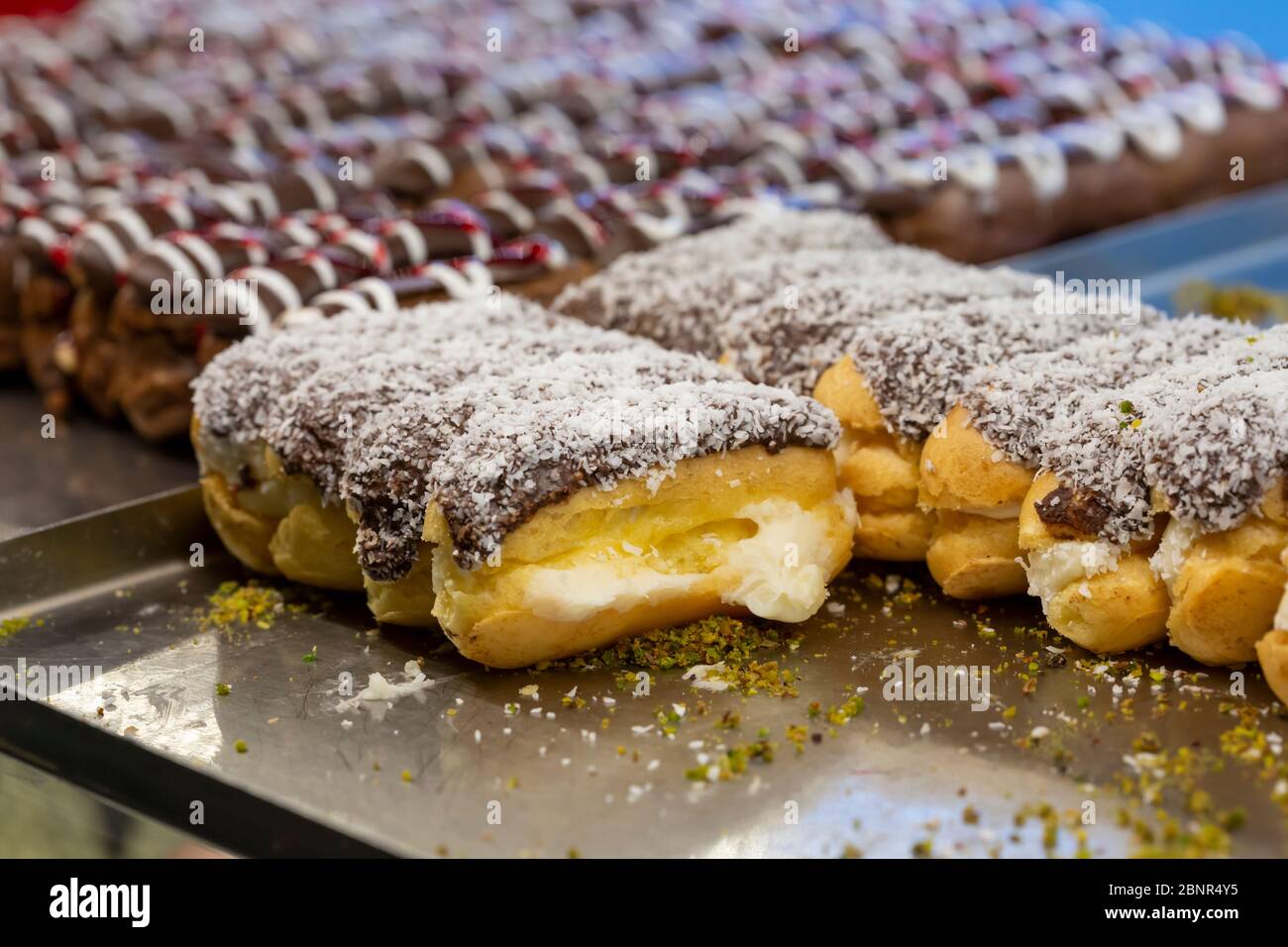 Ekler Pasta / turkish delicious ekler pasta with plate Stock Photo - Alamy