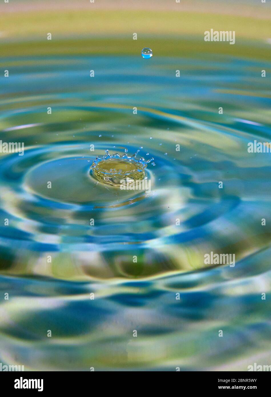 Green wave fluid art environment hi-res stock photography and images ...