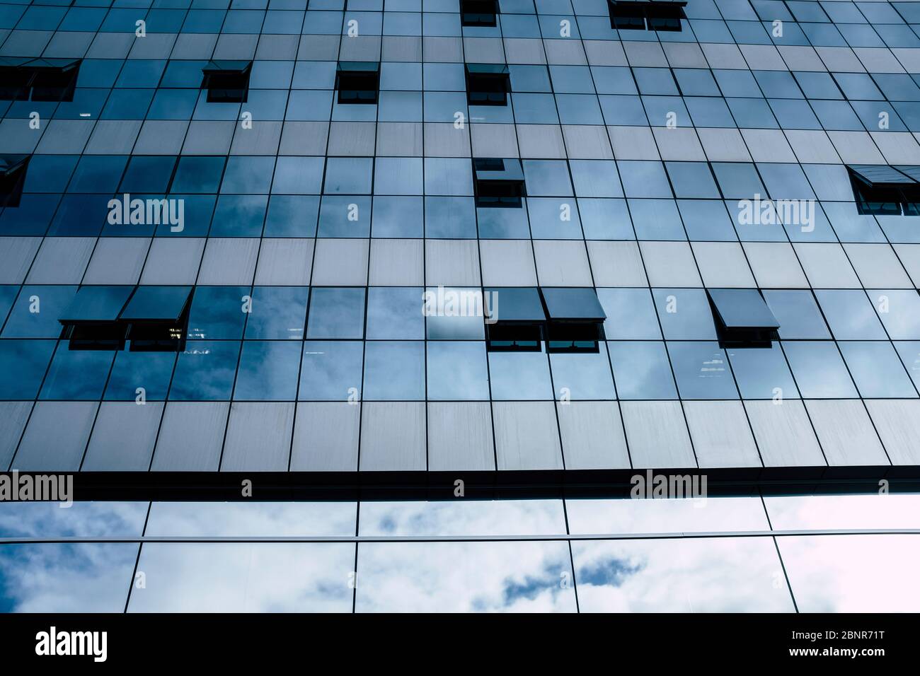 Working in a skyscraper hi-res stock photography and images - Alamy