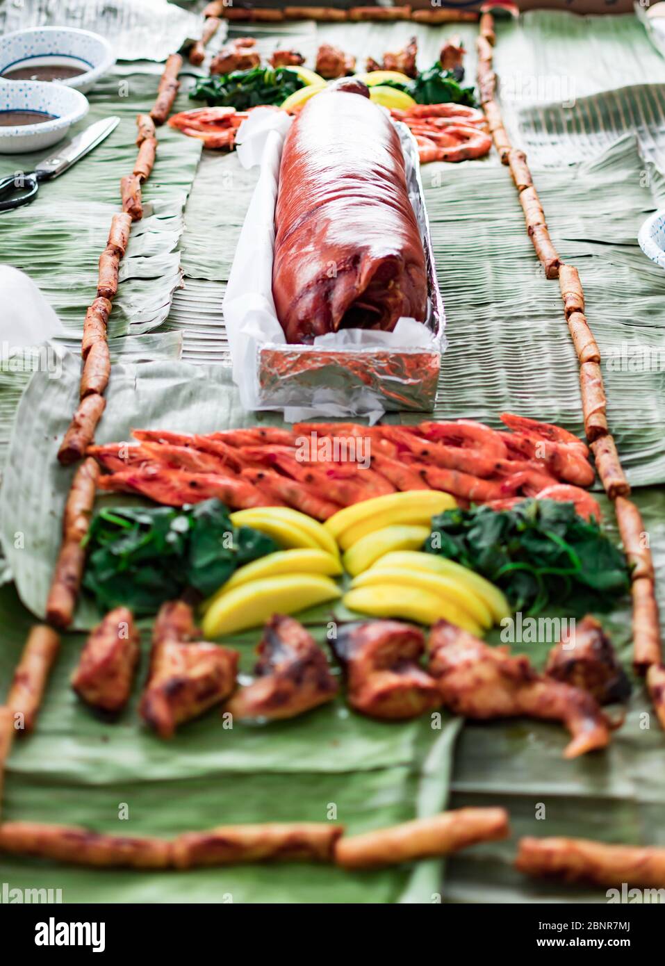 Boodle fight style of eating. A traditional filipino way of eating ...