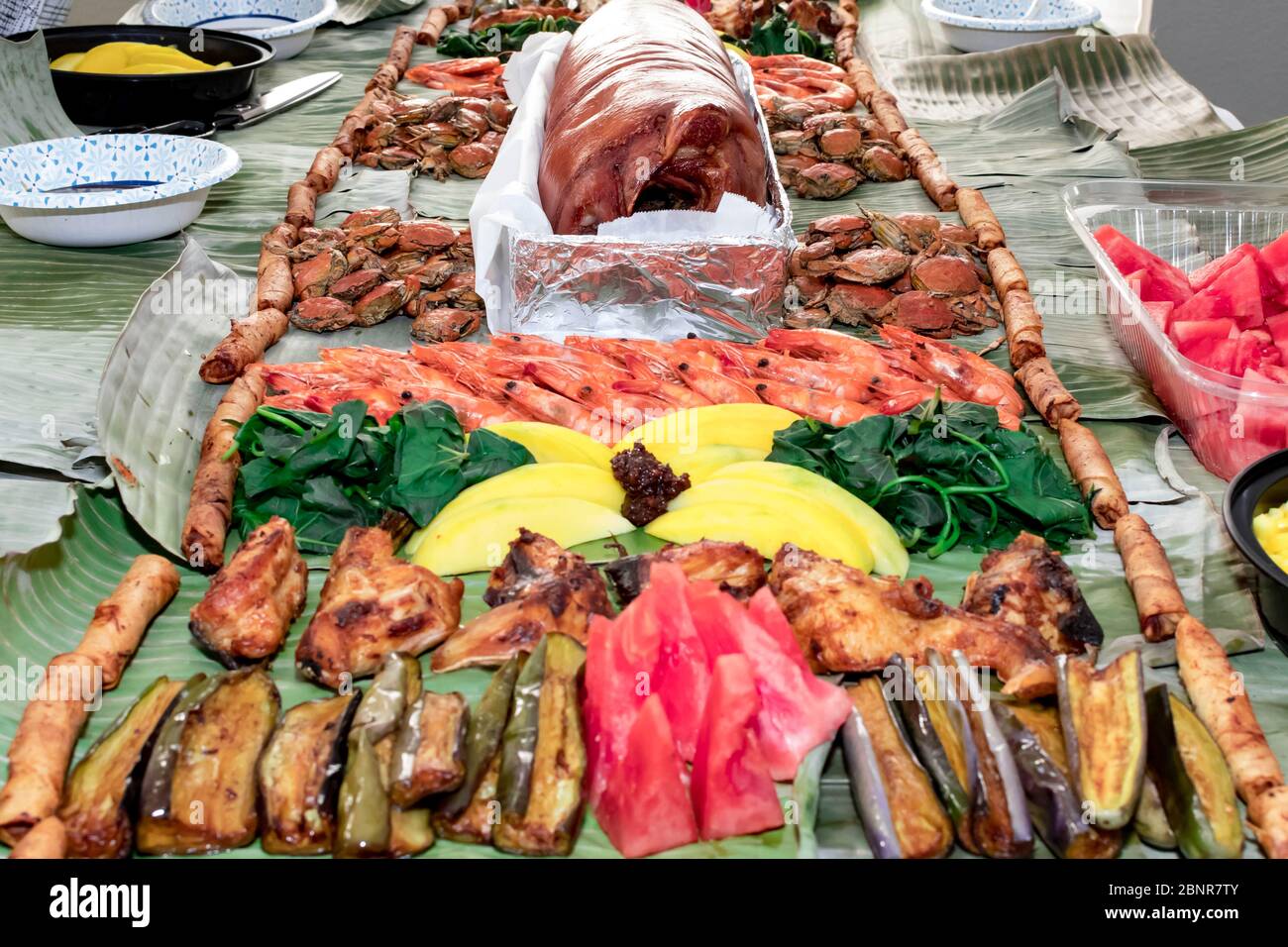 Boodle fight style of eating. A traditional filipino way of eating ...