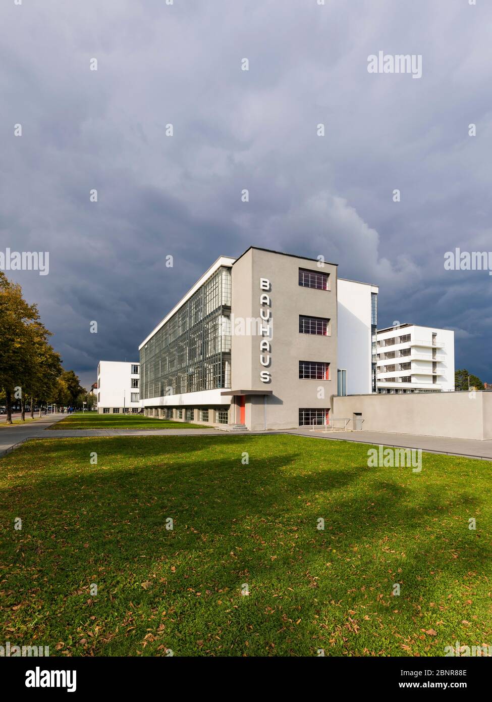 Walter gropius bauhaus hi-res stock photography and images - Alamy