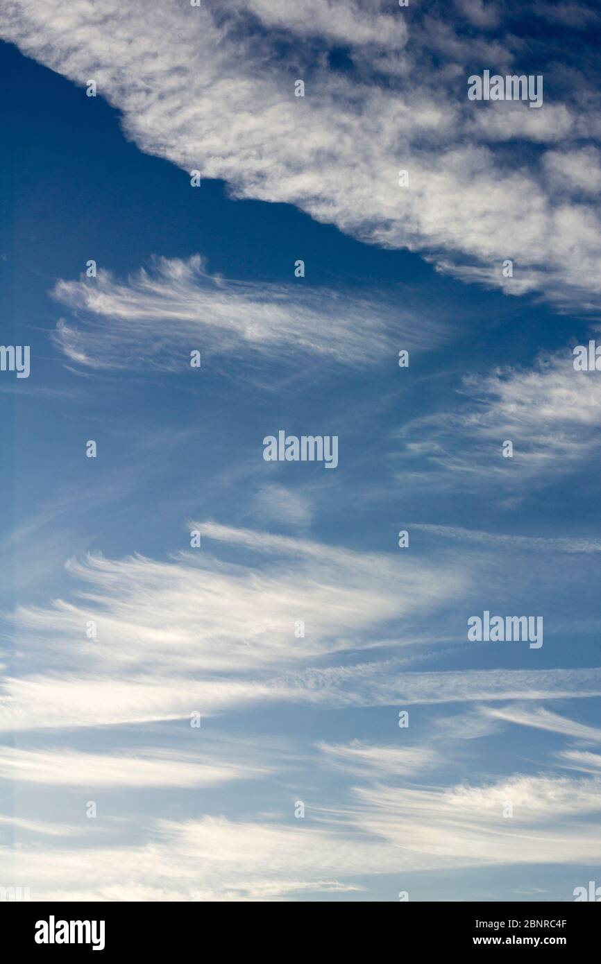 Contrails in the sky hi-res stock photography and images - Alamy