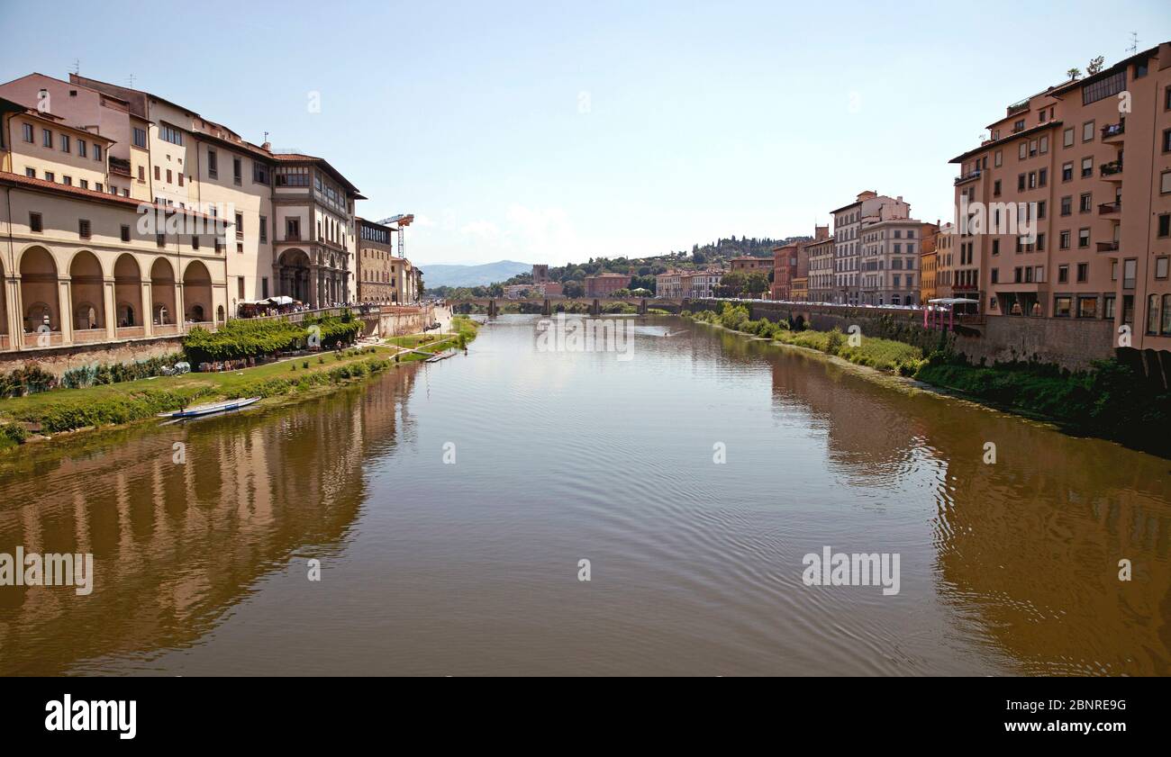 Typical houses by the river of the arno hi-res stock photography and ...