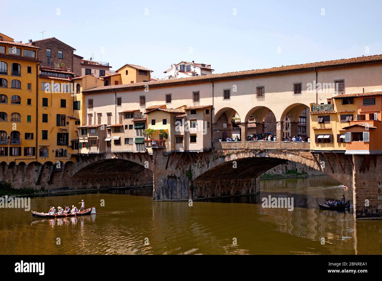 Bridge houses on the Ponte Vecchio bridge, Florence, Tuscany, Italy ...