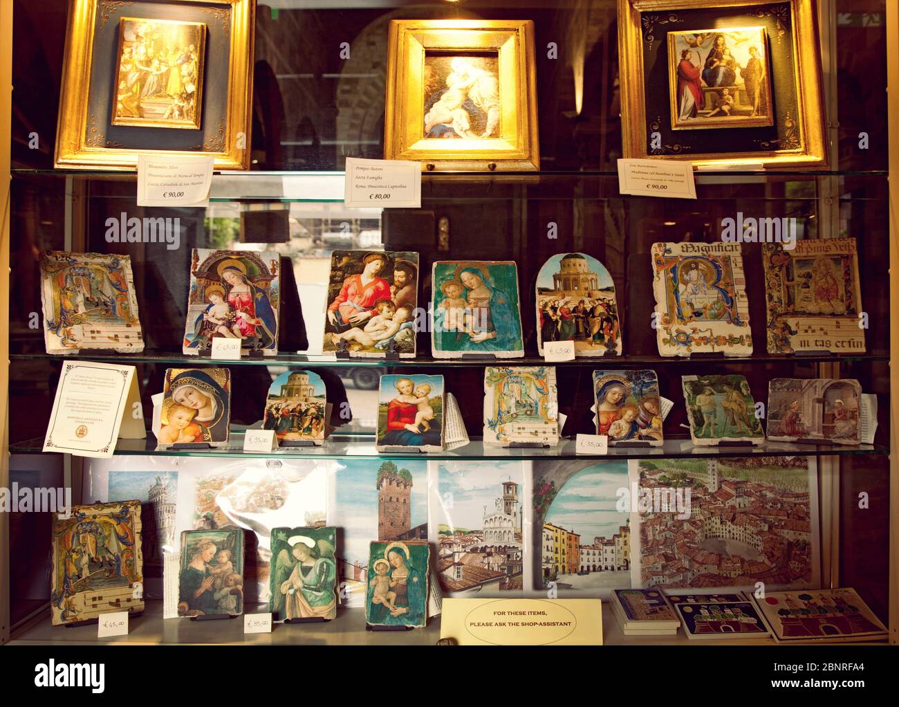 Souvenir, window display, shop window, Lucca, Tuscany, Italy Stock ...